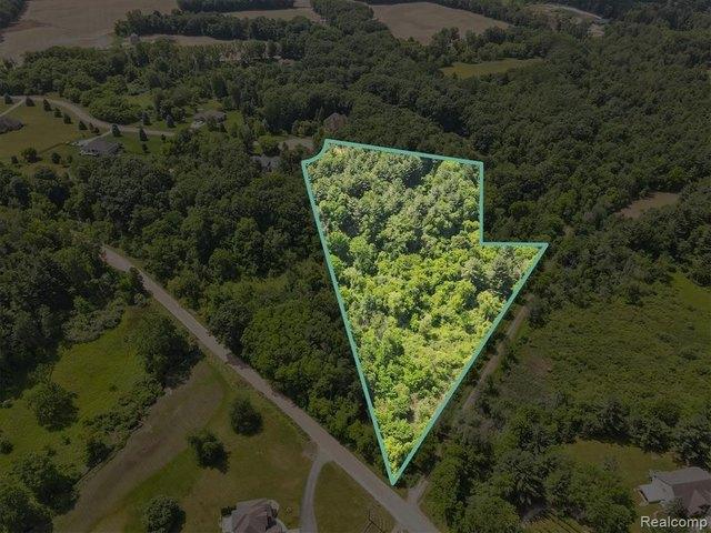 5 Donna, Dryden, MI 48428