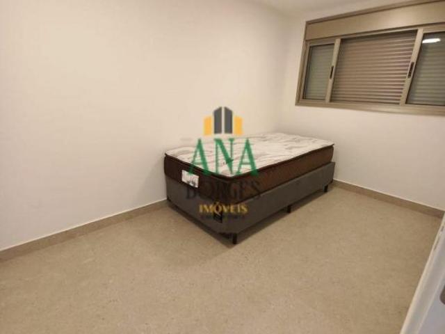 5 Dormitórios, Sendo 4 Suítes: A casa conta com cinco amplos dormitórios, sendo quatro suítes, o que