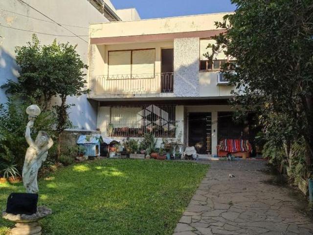 5 DORMITÓRIOS, 2 SUITES E 2 LAVABOS