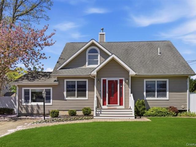 5 E Haven Ln, East Northport, NY 11731
