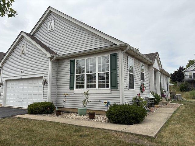 5 E Hague Dr, Antioch, IL 60002