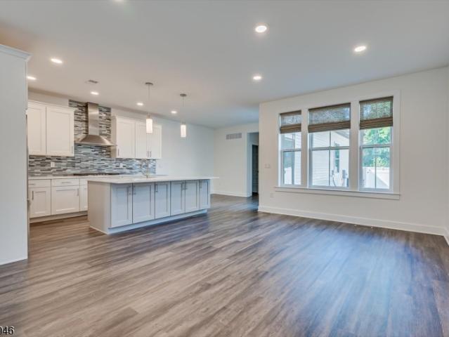 5 E Hartwick Dr