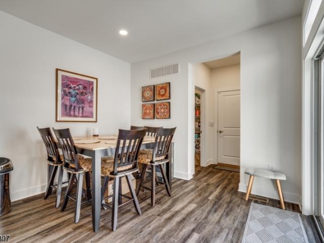 5 E Hartwick Dr