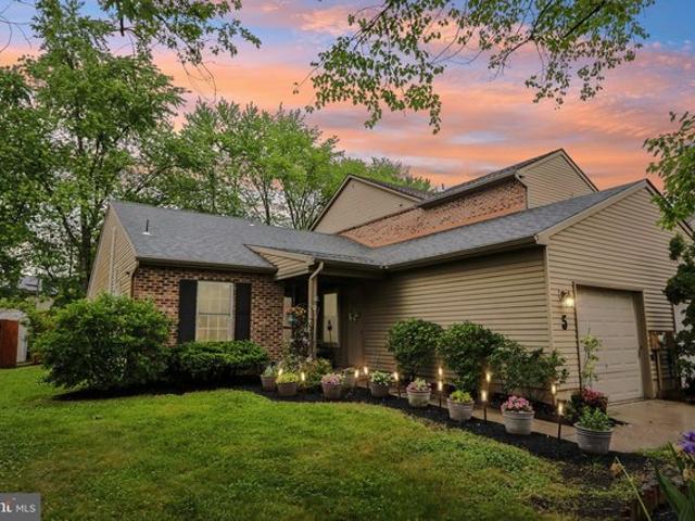 5 E Oleander Dr, Mount Laurel, NJ 08054