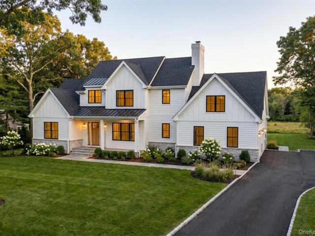 5 E Selleck Rdg, East Setauket, NY 11733