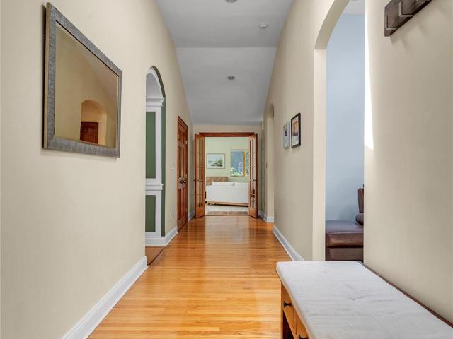 5 Eden Roc Drive
