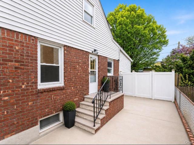 5 Edward Avenue