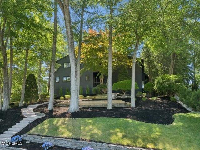 5 Eli Cir, Morganville, NJ 07751