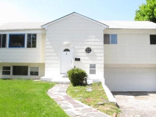 5 Elm St, Great Neck, NY 11021