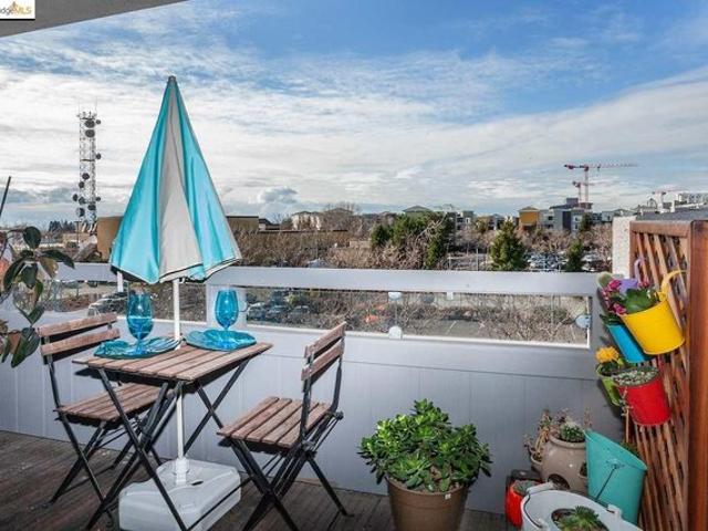 5 Embarcadero W Apt 322, Oakland, CA 94607