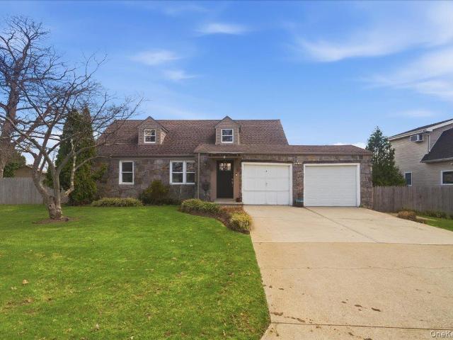 5 Erlwein Ct, Massapequa, NY 11758 | MLS #981999 | Compass