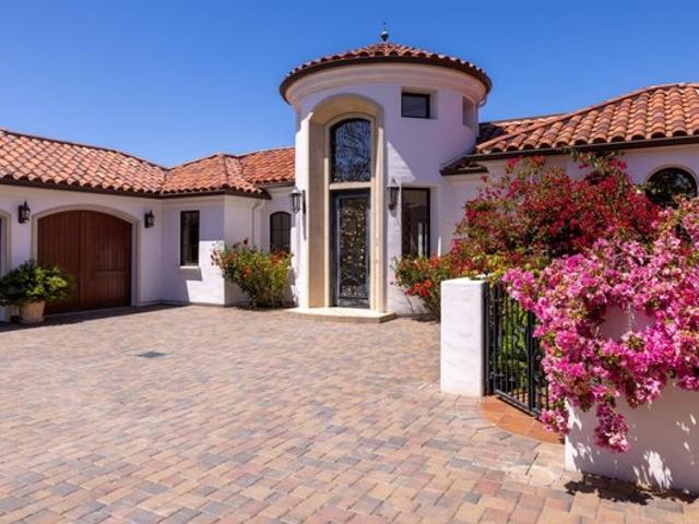 5 Fairway Ct, Seaside, CA 93955