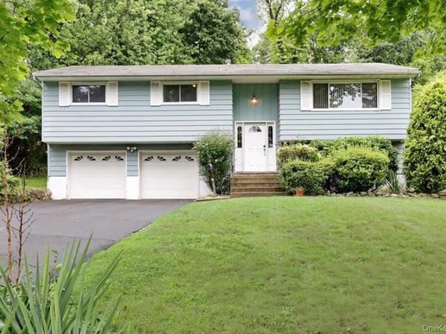 5 Fairfield Ter, West Nyack, NY 10994