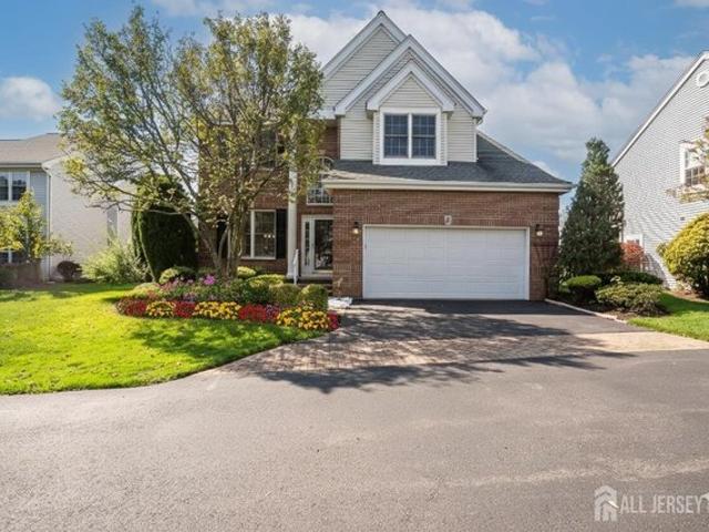 5 Fairmount Ct, Monroe, NJ 08831