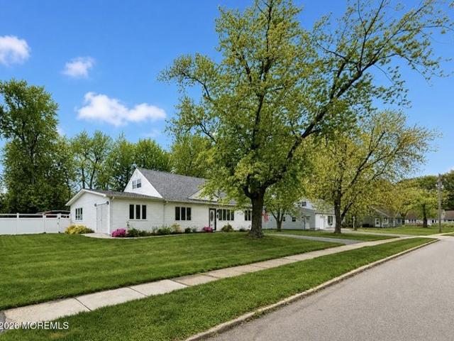 5 Farmdale Rd, Hazlet, NJ 07730