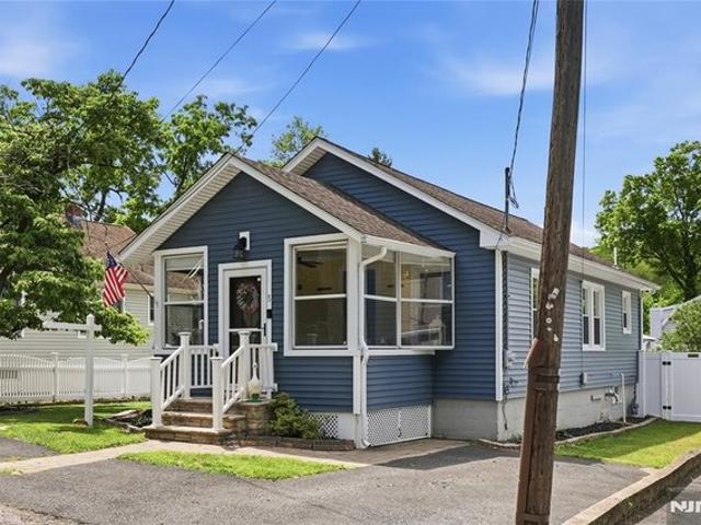 5 Fern Ln, Par Troy Hills Township, NJ 07834