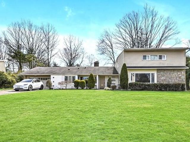 5 Fieldstone Ln, Great Neck, NY 11020