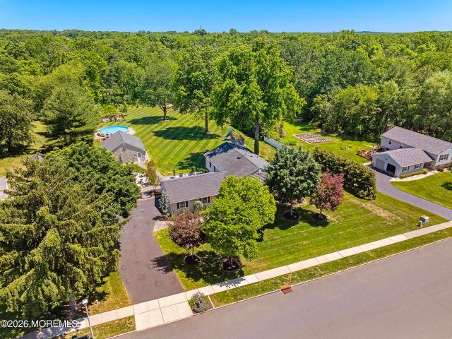 5 Forman Avenue