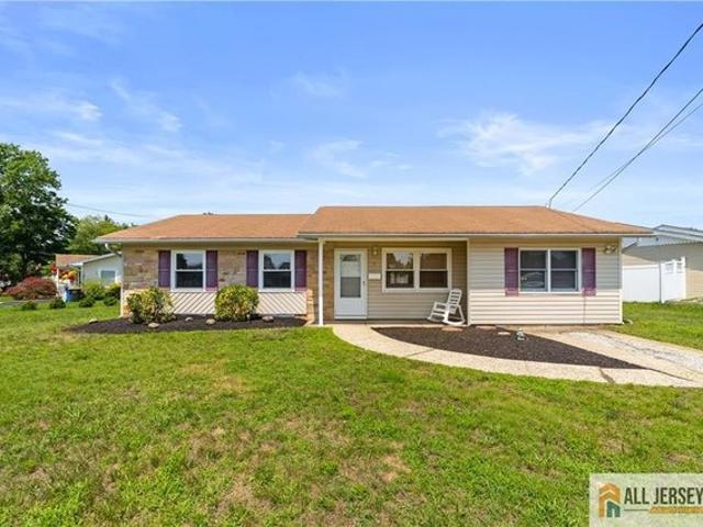 5 Forest Park Ter, Monroe, NJ 08831