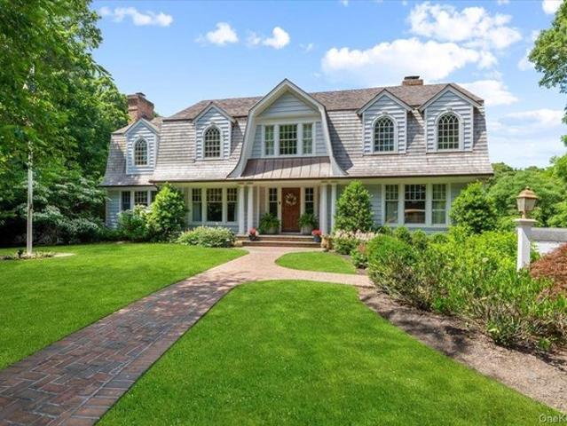 5 Fox Hunt Ct, Cold Spring Harbor, NY 11724