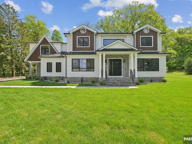5 Foxcroft Dr, Livingston, NJ 07039