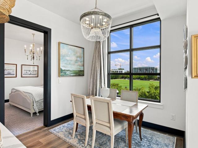 5 Gadsdenboro Street 319