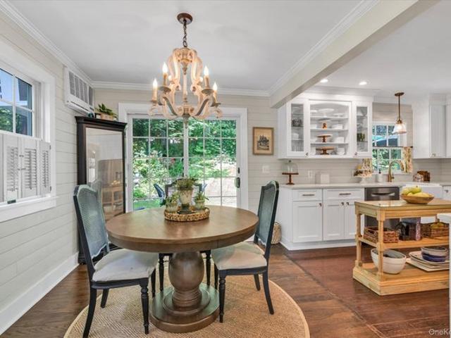 5 Gaines Pl, Huntington, NY 11743