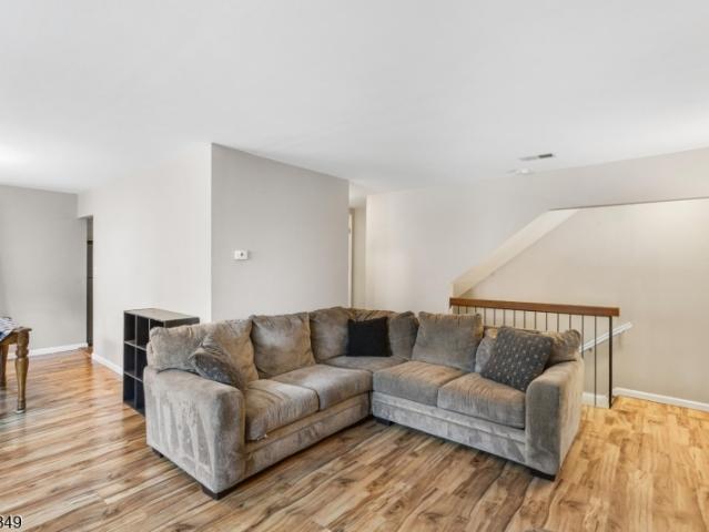 5 Garden Ct