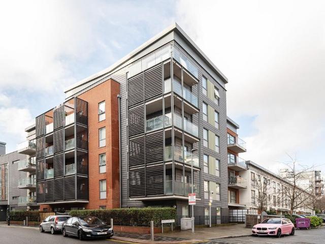5 Geoff Cade Way, London E3 2 bed flat to rent £2,150 pcm £496 pw