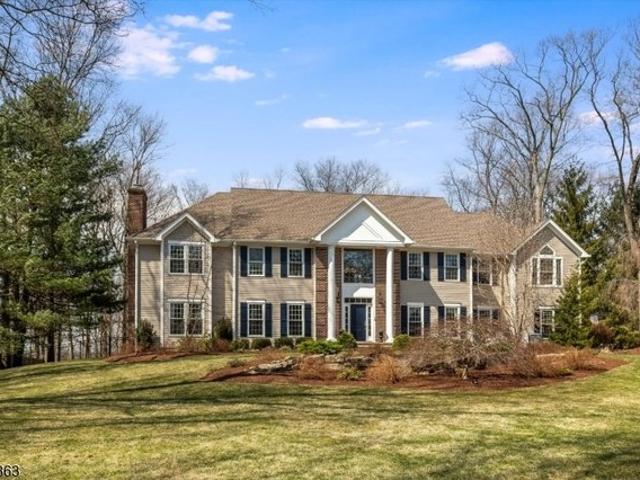 5 Green Hill Rd, Chester Township, NJ 07930