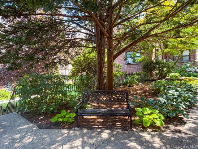 5 Greenridge Avenue B4