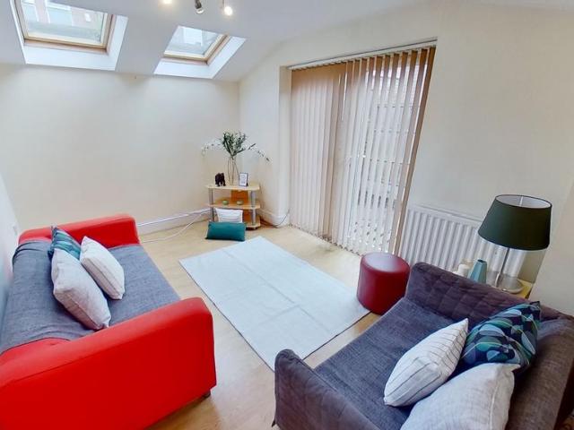 5 Gregory Avenue, Lenton, Nottingham. 6 bed house to rent £3,640 pcm £840 pw