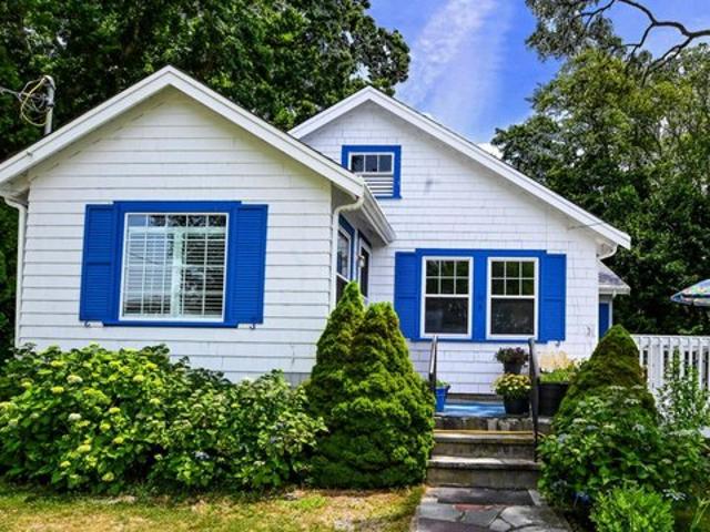 5 Hamlin Ave, Falmouth, MA 02540