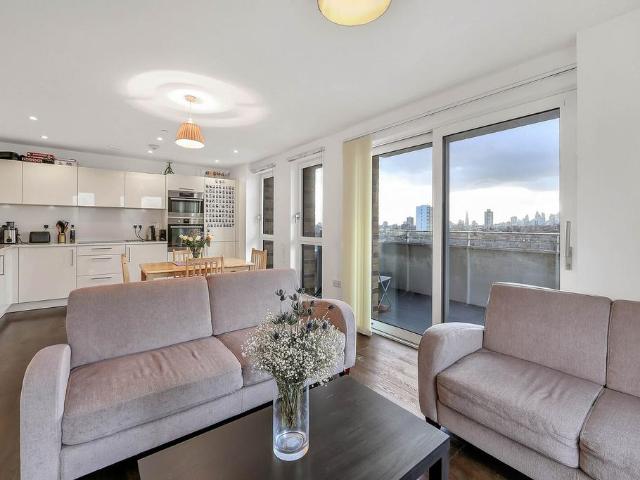 5 Hannaford Walk, London E3 3 bed flat to rent £3,000 pcm £692 pw