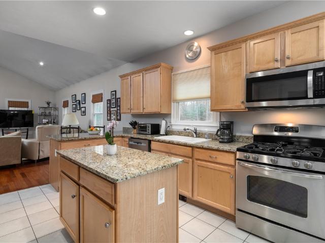 5 Hazelton Lane