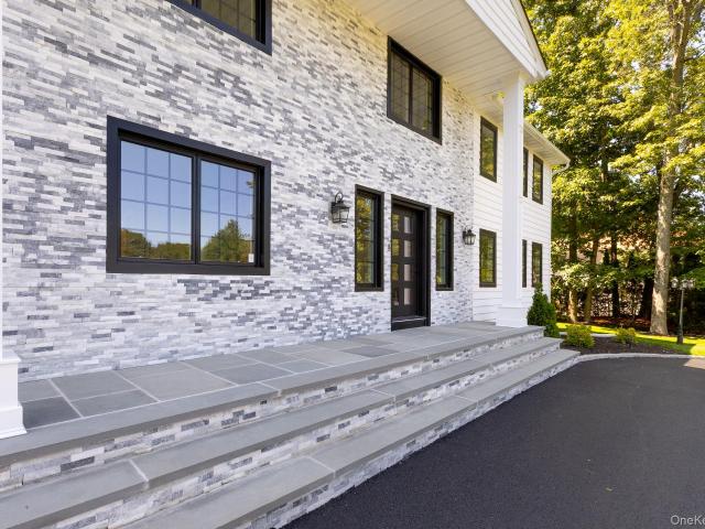 5 Hemingway Drive