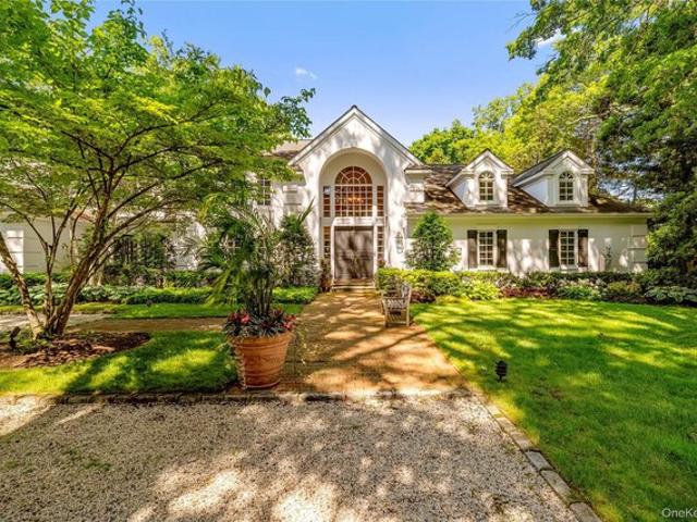 5 Hemlock Dr, Brookville, NY 11545