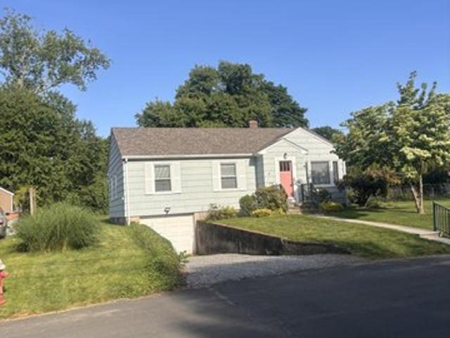 5 Herster Dr, East Lyme, CT 06357