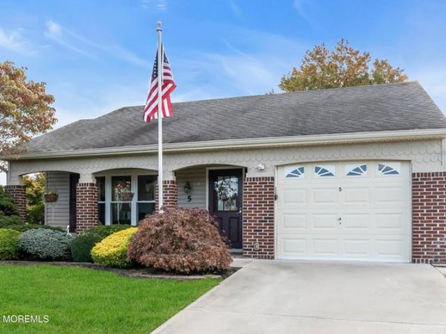 5 Hexham Ct, Manchester, NJ 08759