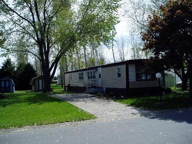 5 Hickory Ln, Sandwich, IL 60548