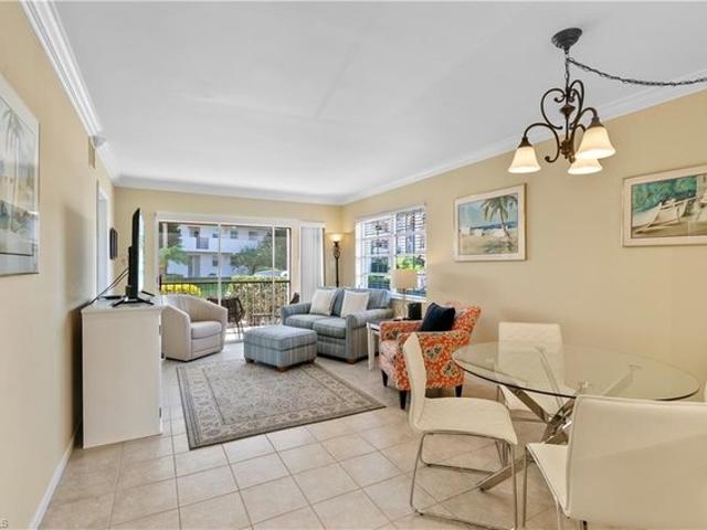 5 High Point Cir W Apt 104, Naples, FL 34103