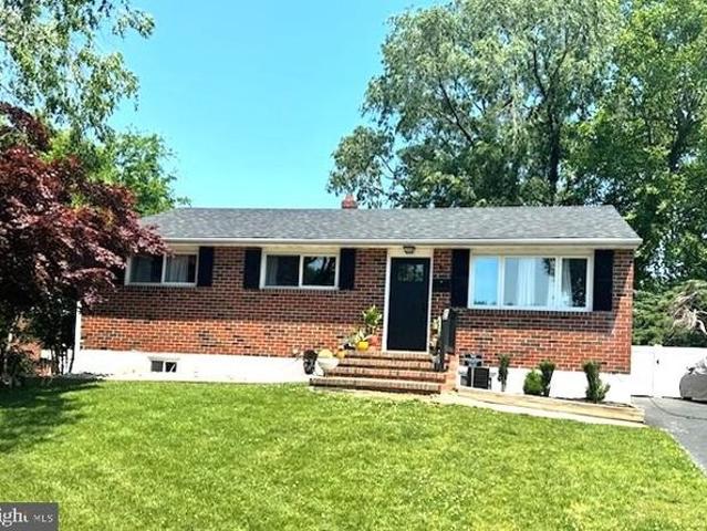 5 Holly Dr, New Castle, DE 19720