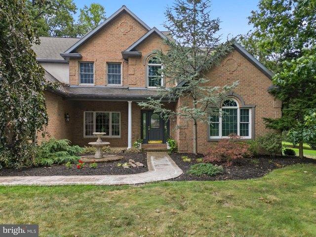 5 Holly Ln, Mohnton, PA 19540