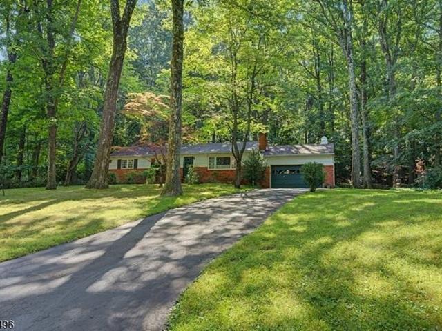 5 Horizon Dr, Denville, NJ 07834