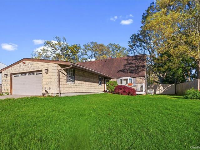 5 Imperial Dr, Selden, NY 11784