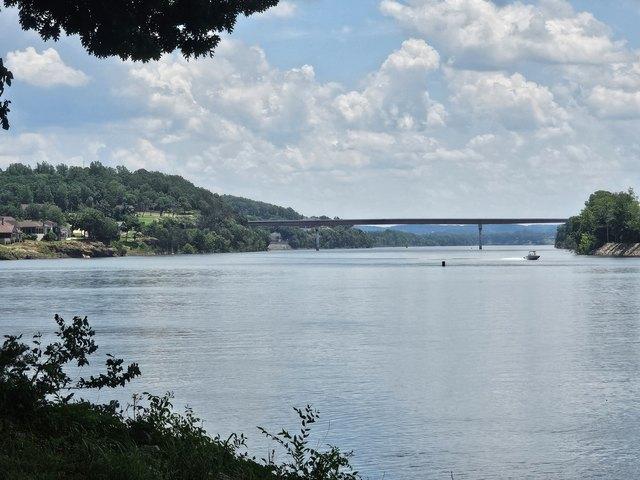 5 Island View Dr, Bath Springs, TN 38311