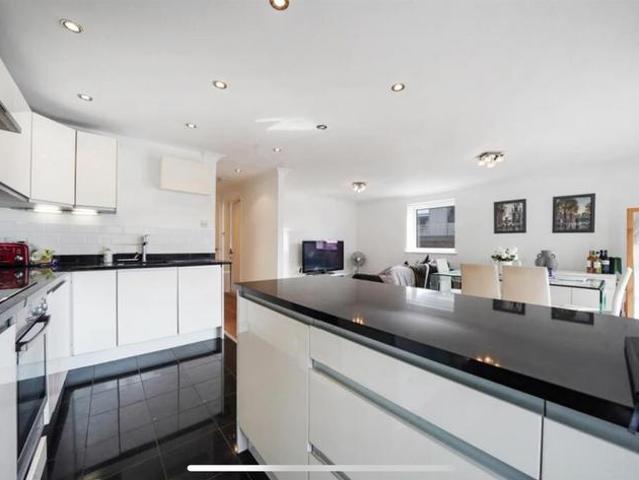 5 Jardine Road, London, E1W 2 bed flat to rent £2,480 pcm £572 pw