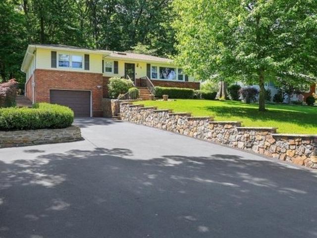 5 Johanna Ln, Watchung, NJ 07069