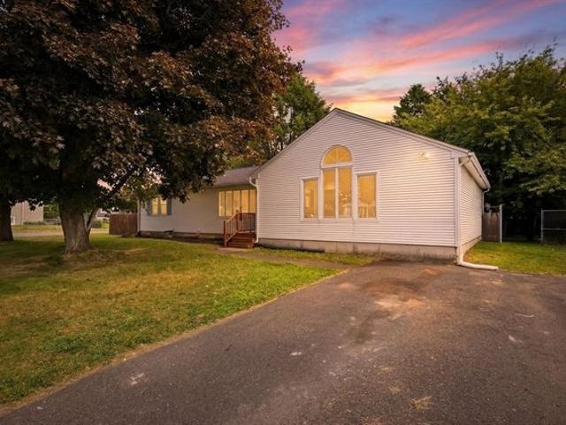 5 Kurtz St, Chicopee, MA 01013