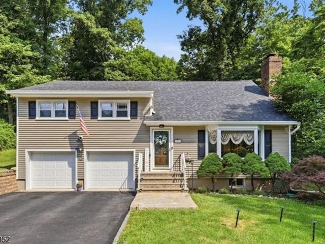 5 LA Malfa Rd, Randolph, NJ 07869